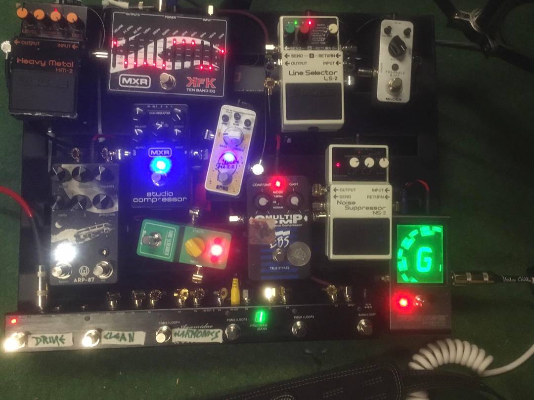 Finished my first Pedalboard (Signal flow in comments) | Scrolller