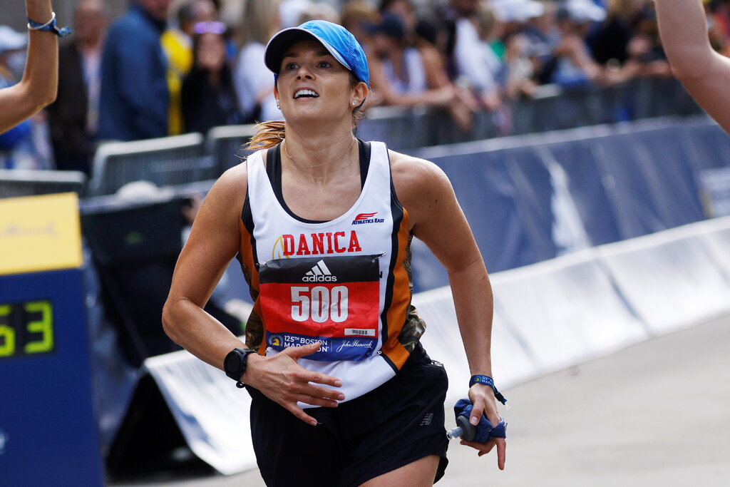 finishing her 1st marathon | Scrolller