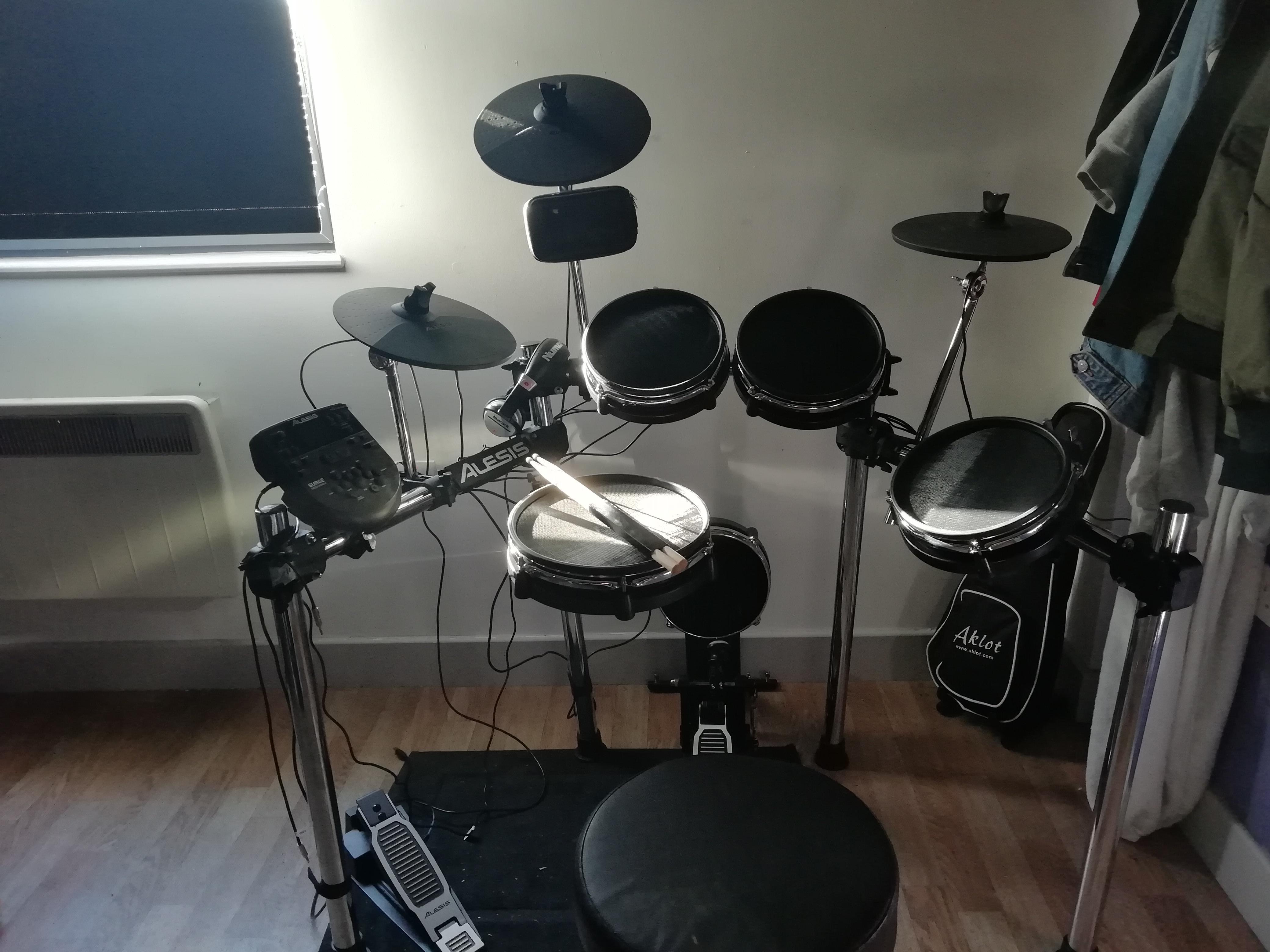 First drum kit ever! Never played at all before. Alesis Surge :) | Scrolller
