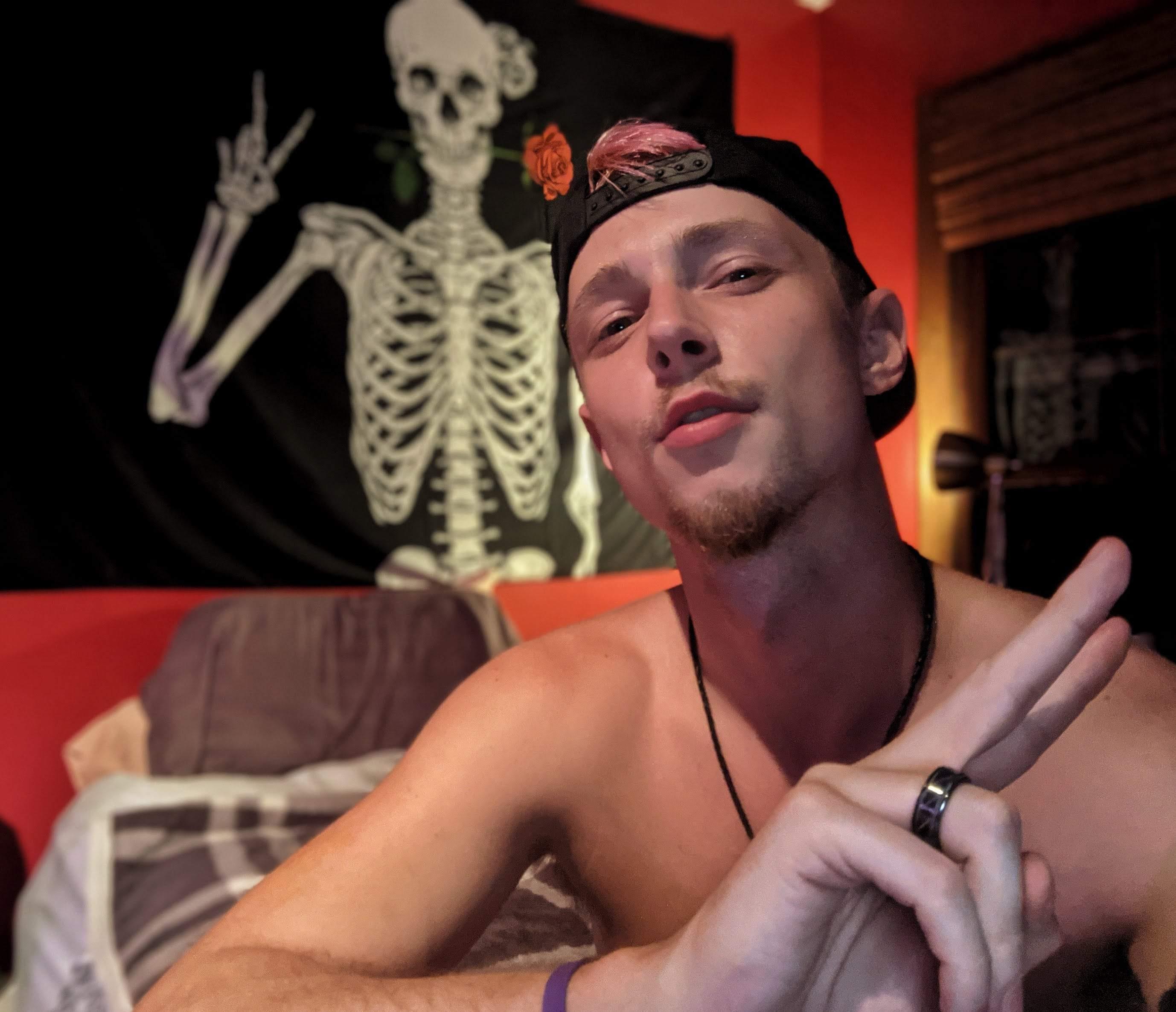 first post here, hiiiee | Scrolller