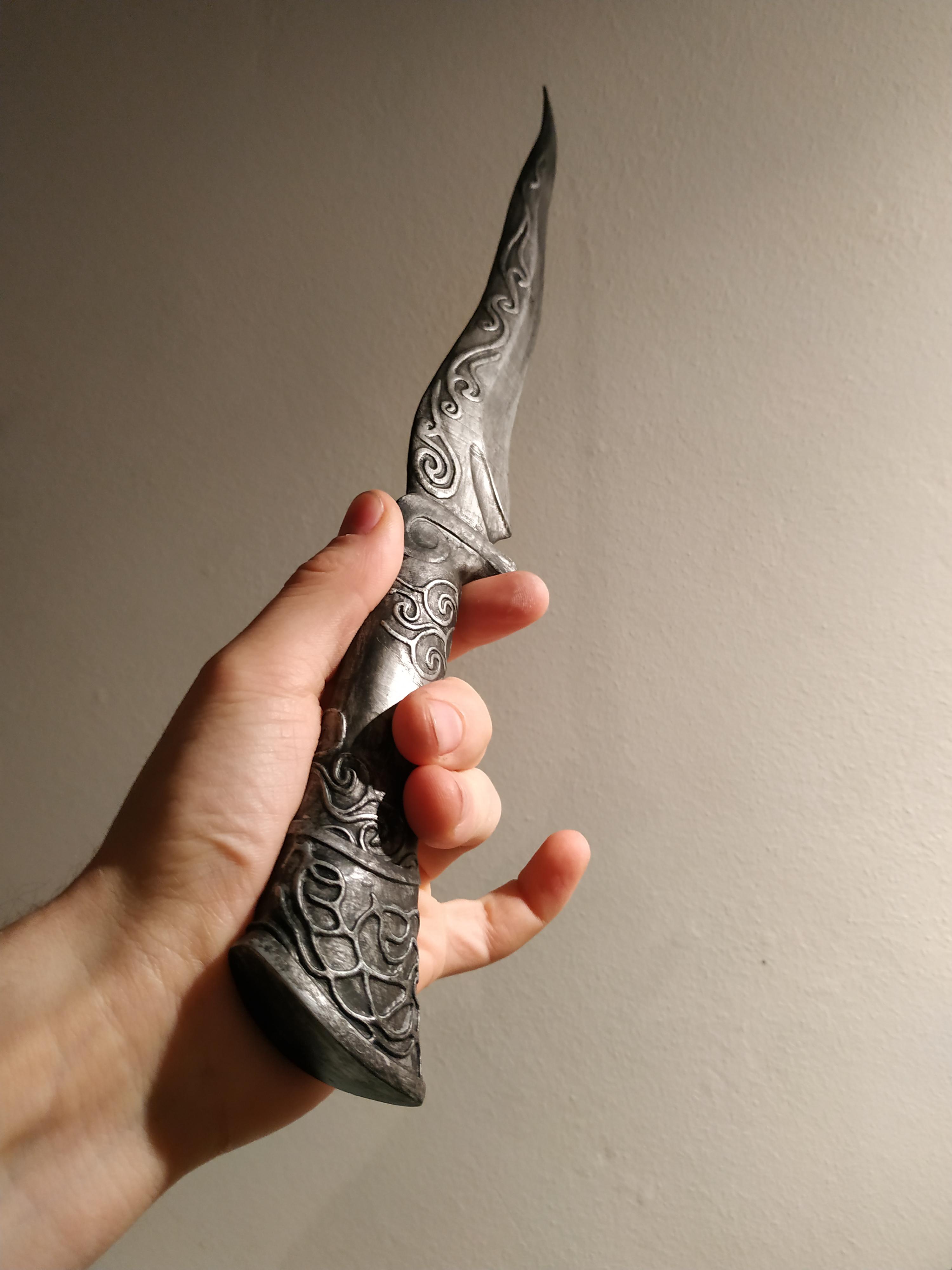 First prop - Skyrim Ebon Dagger | Scrolller