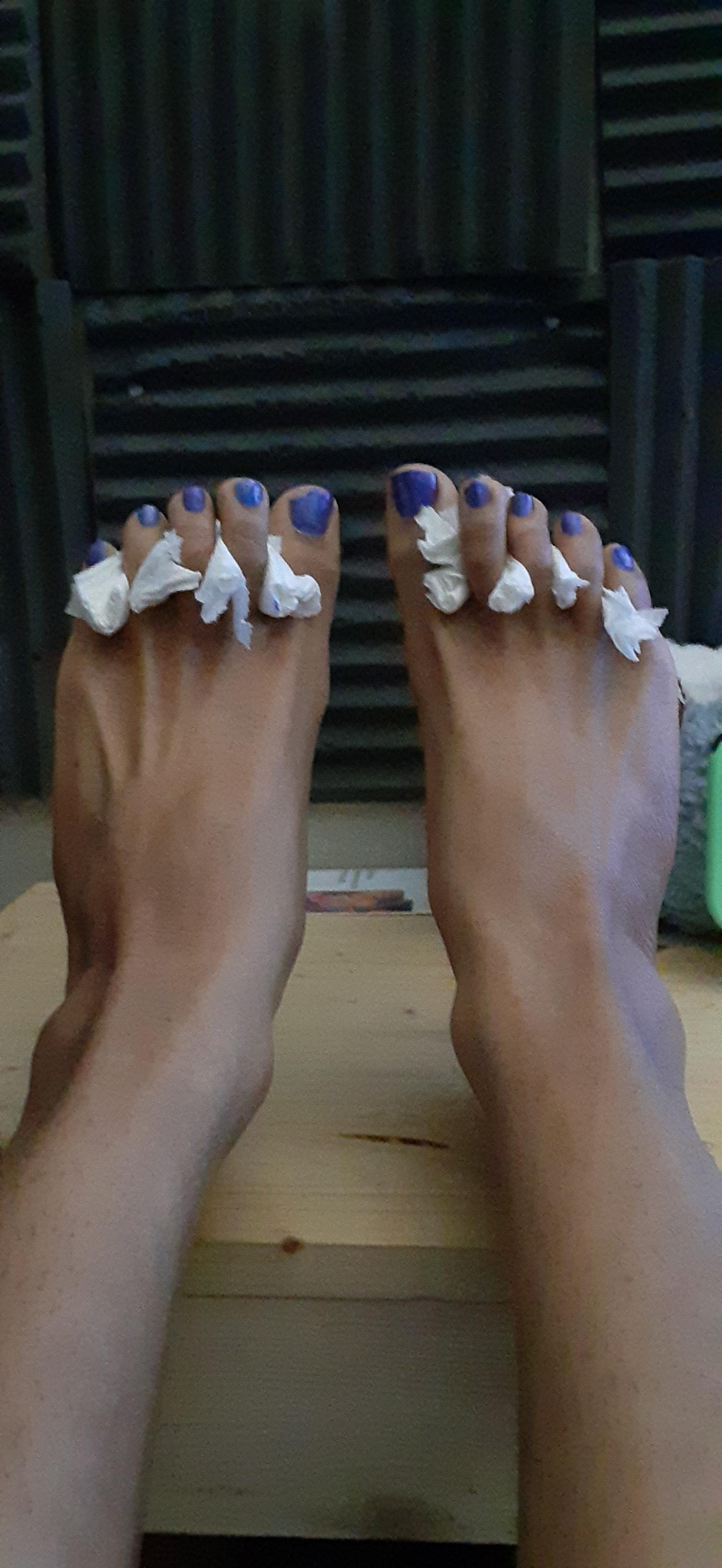 First time painting my toes. I feel cute. | Scrolller