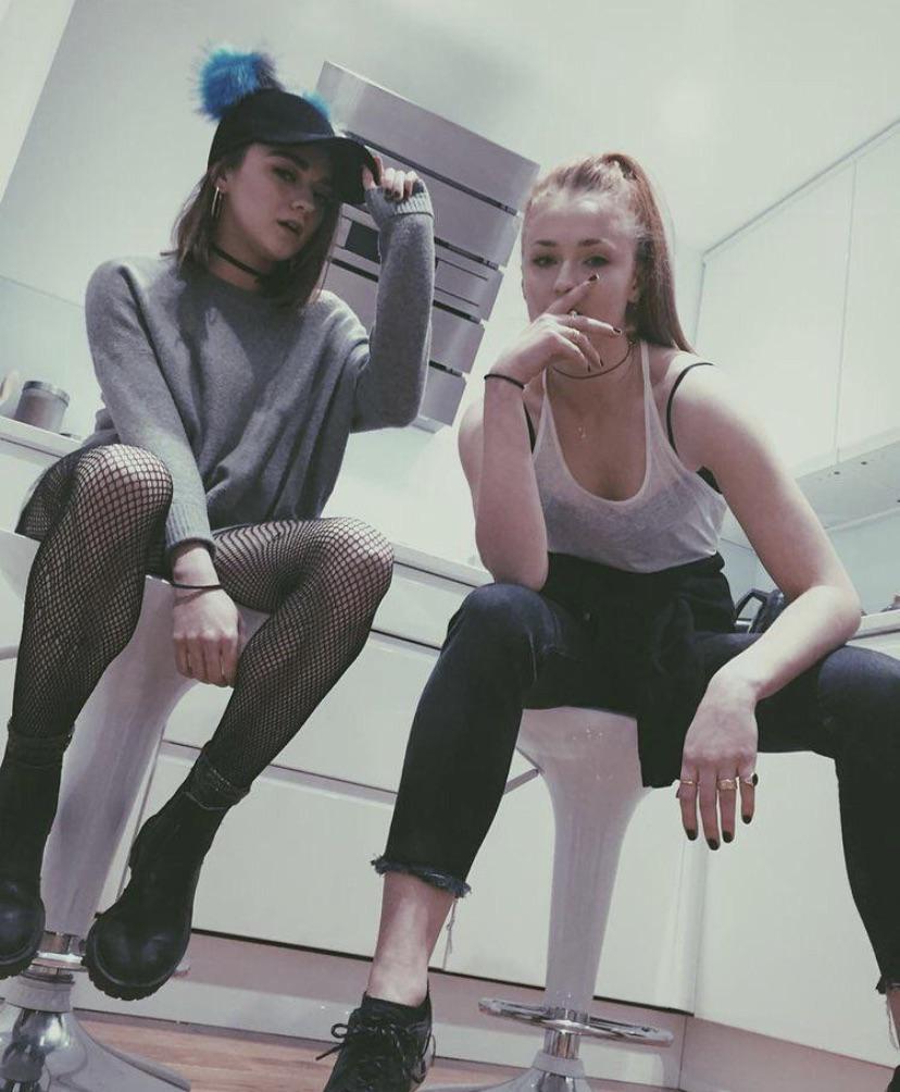 First Time stroking to Sophie Turner and Maisie williams! Make me shoot ...