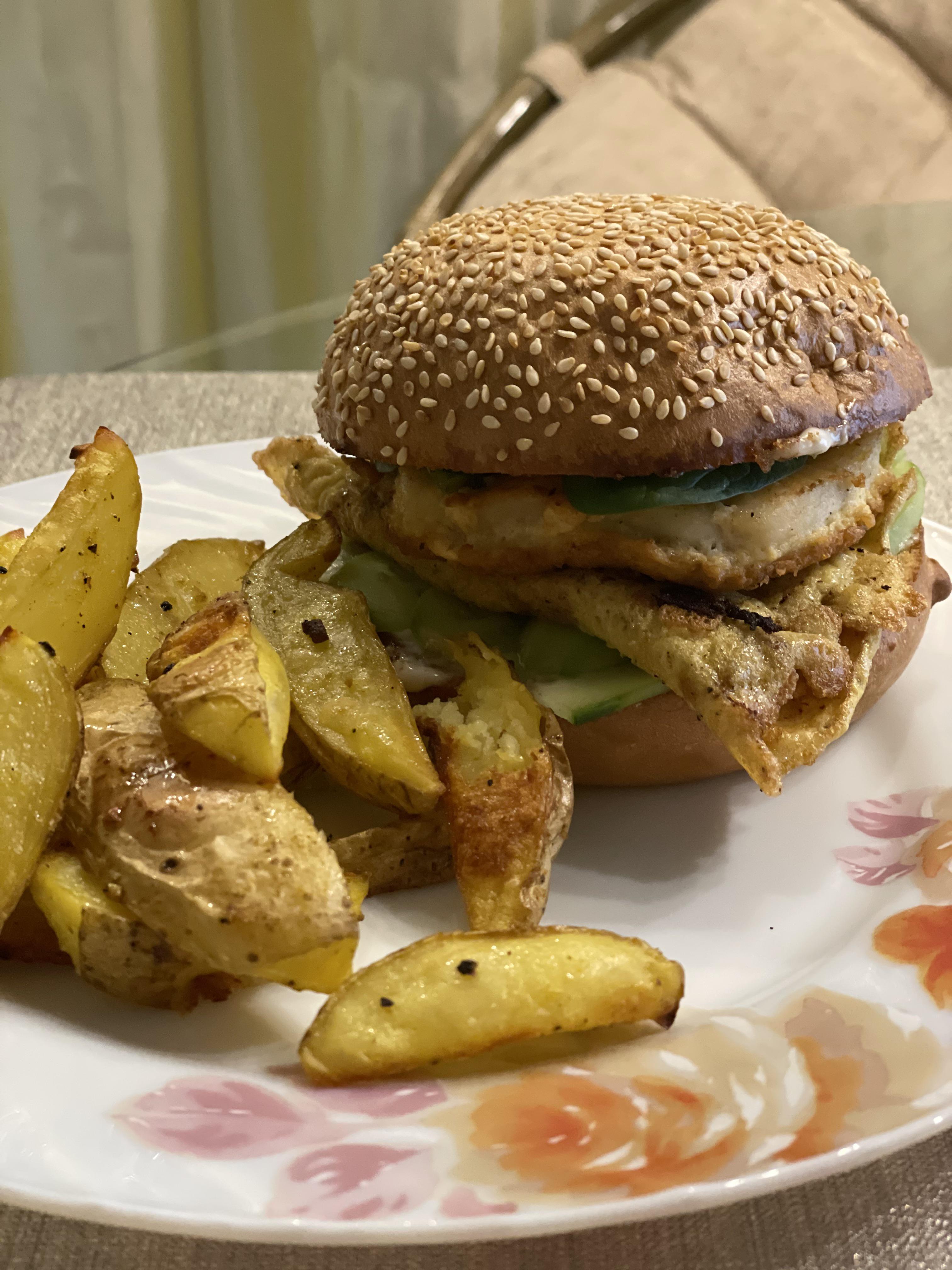 Fish burger I made with love. | Scrolller