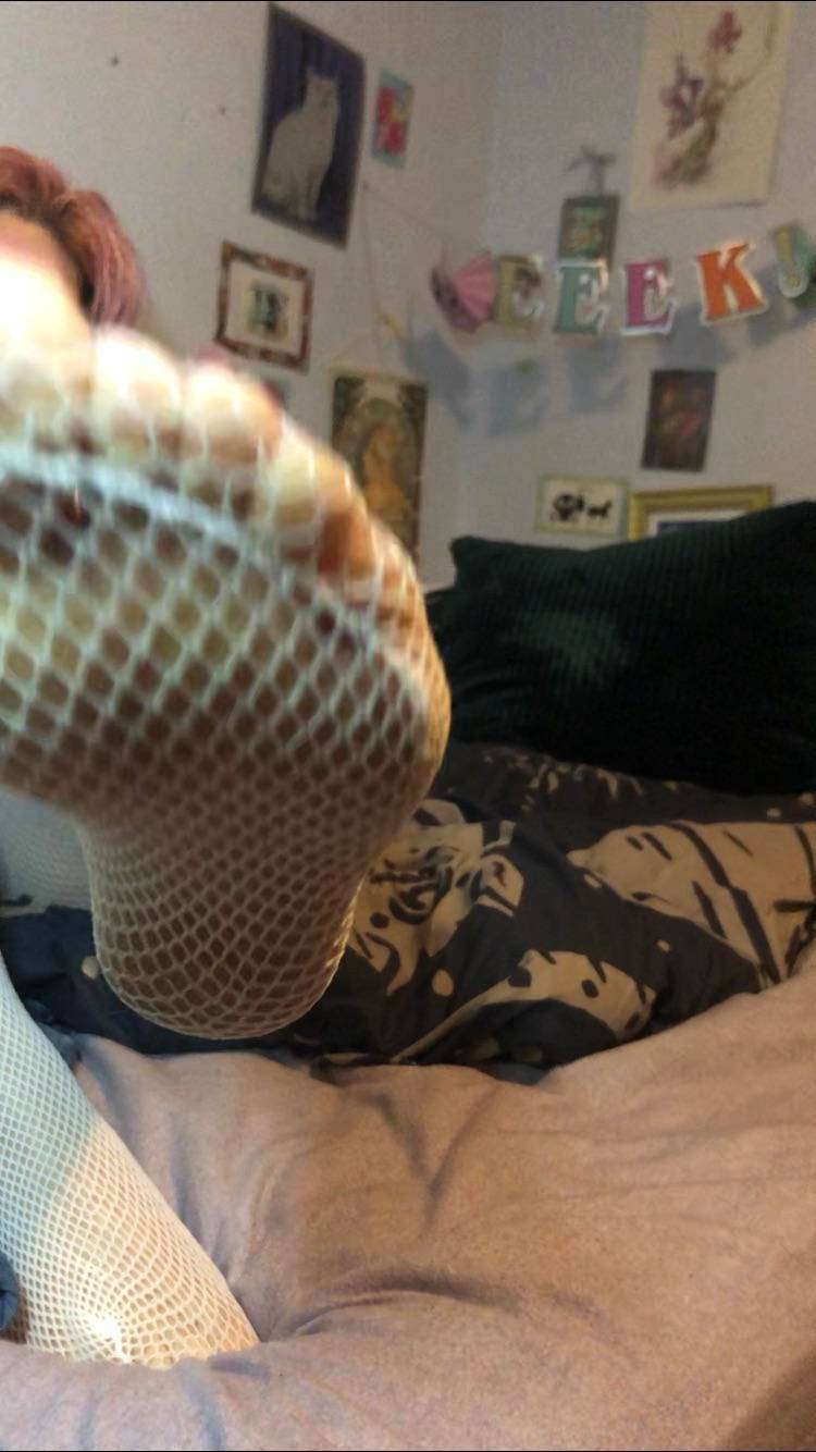 Fishnet feet | Scrolller
