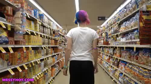 flashing in the grocery store while shopping for sploshing stuff [gif] | Scrolller