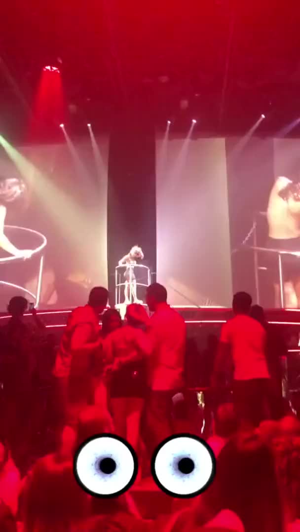 Flashing | Scrolller