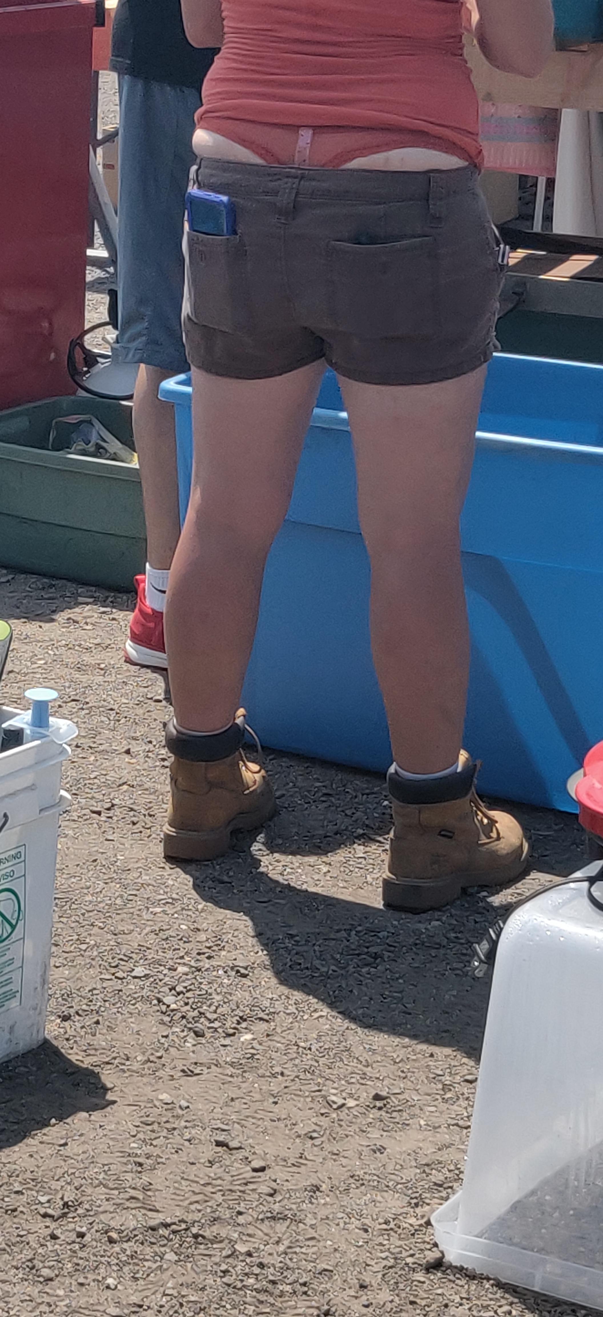 Flea market whale tail | Scrolller