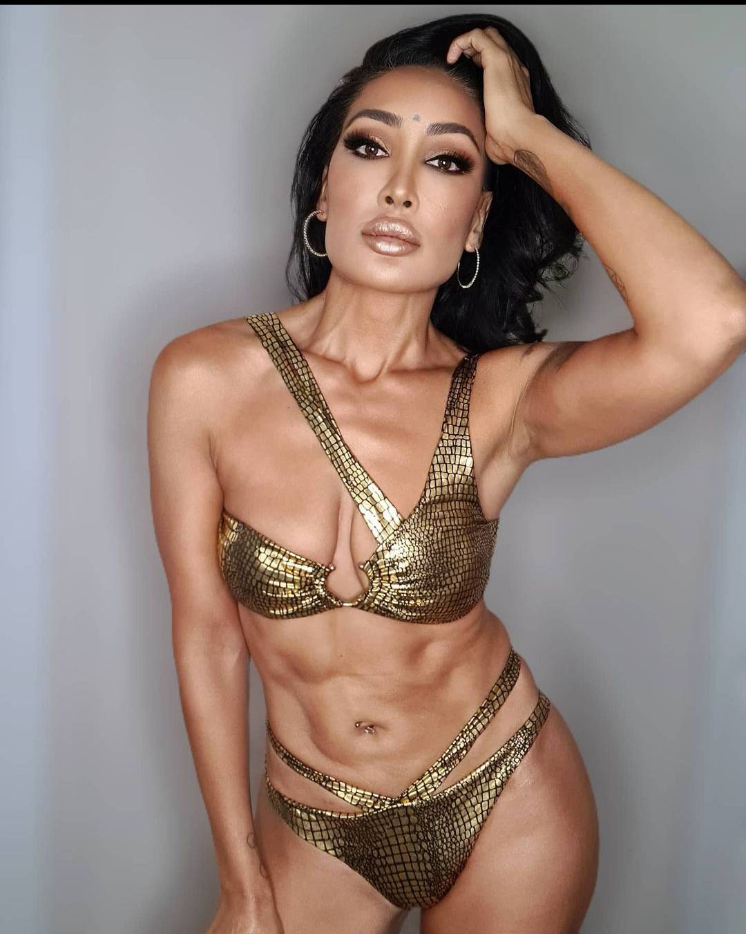 Fleshy and dark armpit of Sofia Hayat | Scrolller