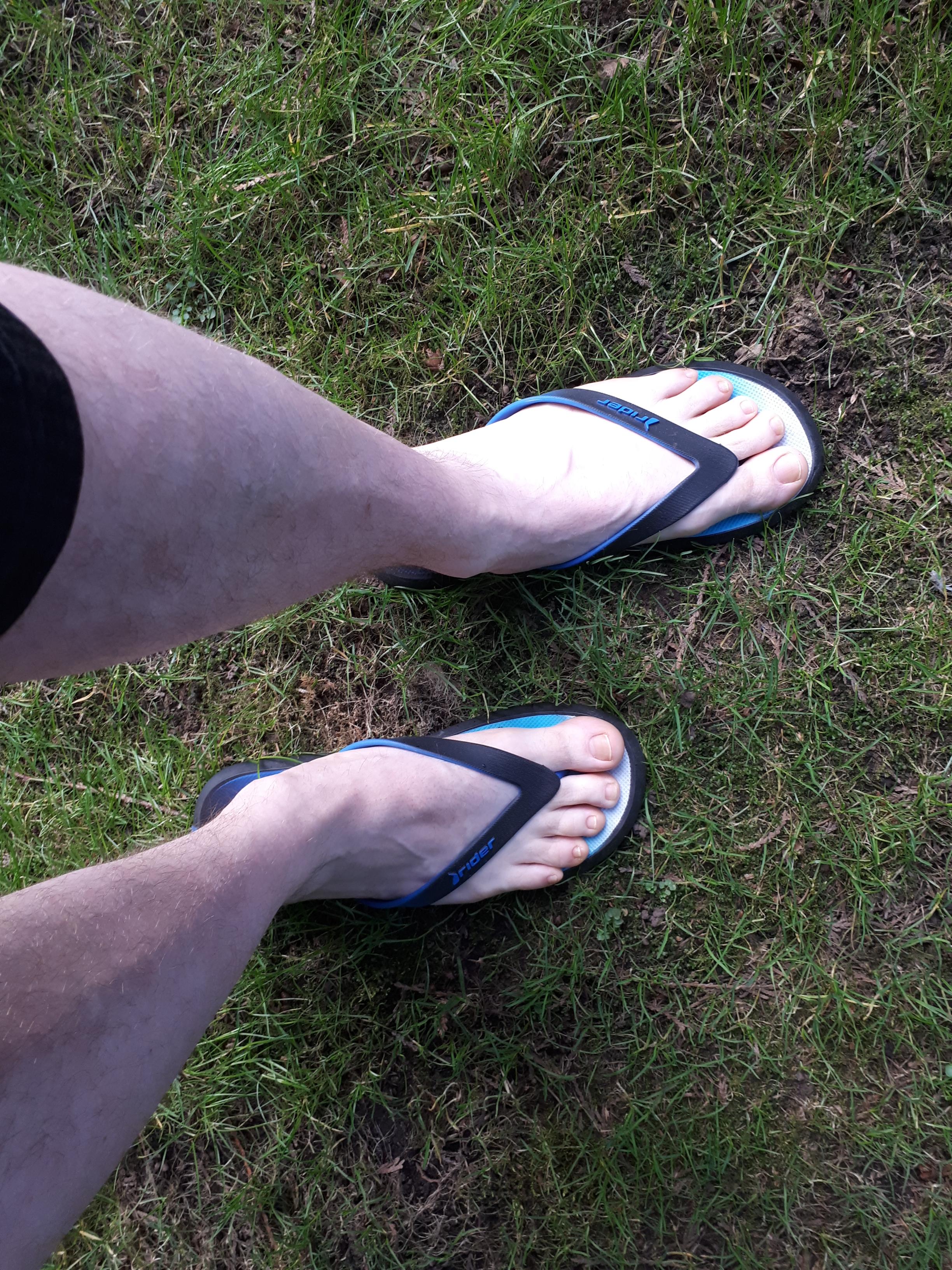 Flip flop feet | Scrolller