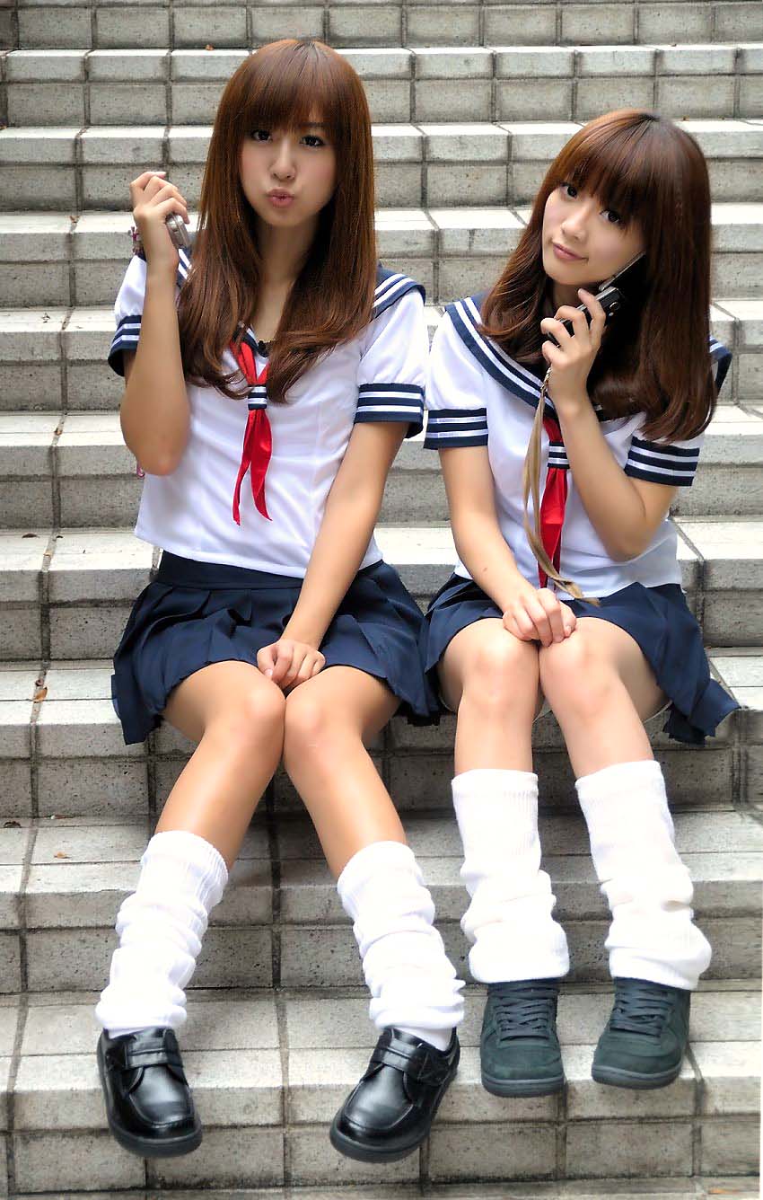 Flip phones are cool | Scrolller