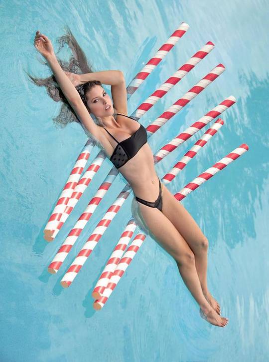 floating | Scrolller