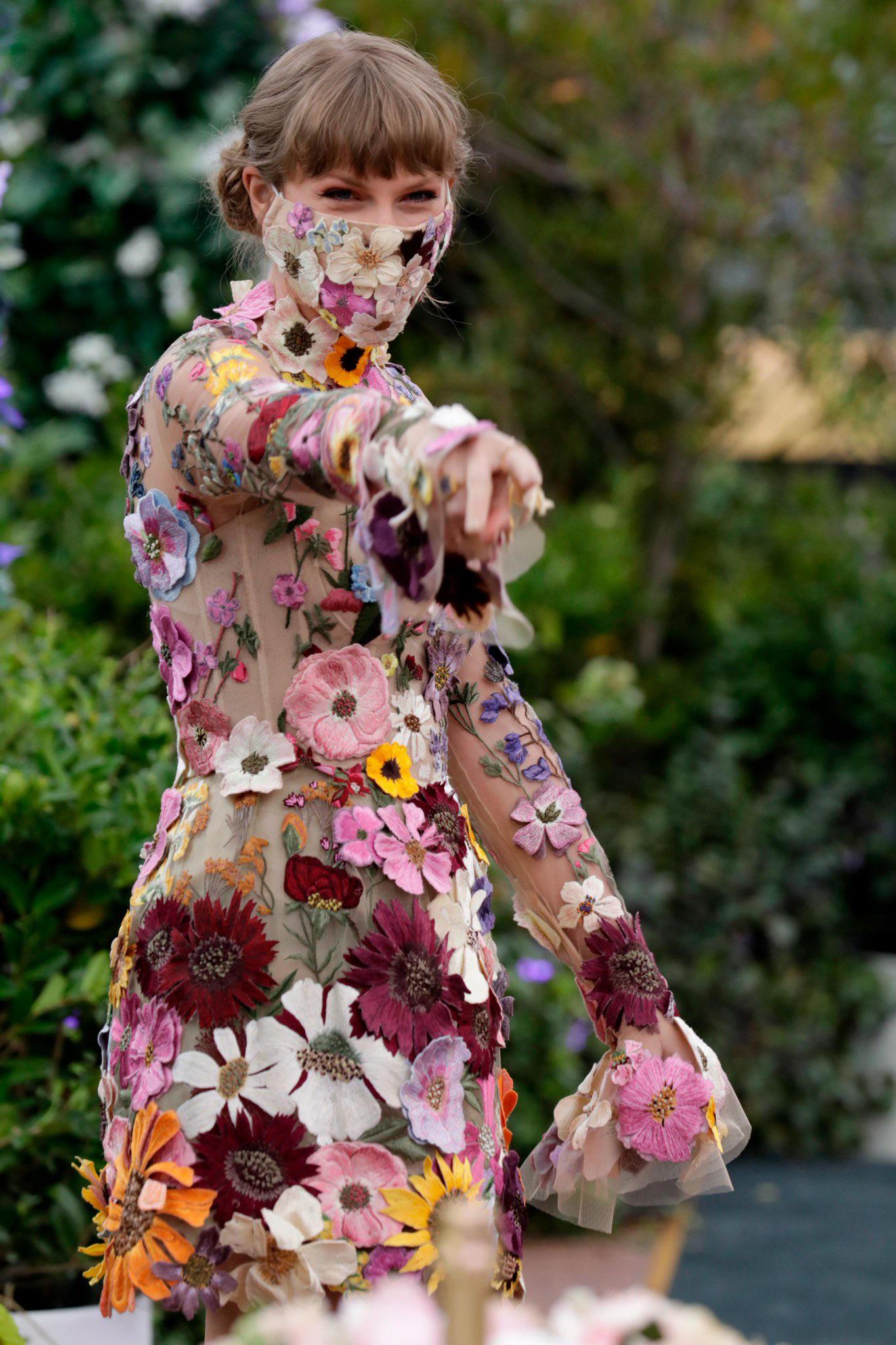 Floral thicc | Scrolller