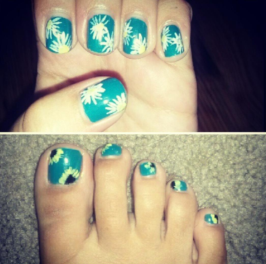 Flower nails | Scrolller