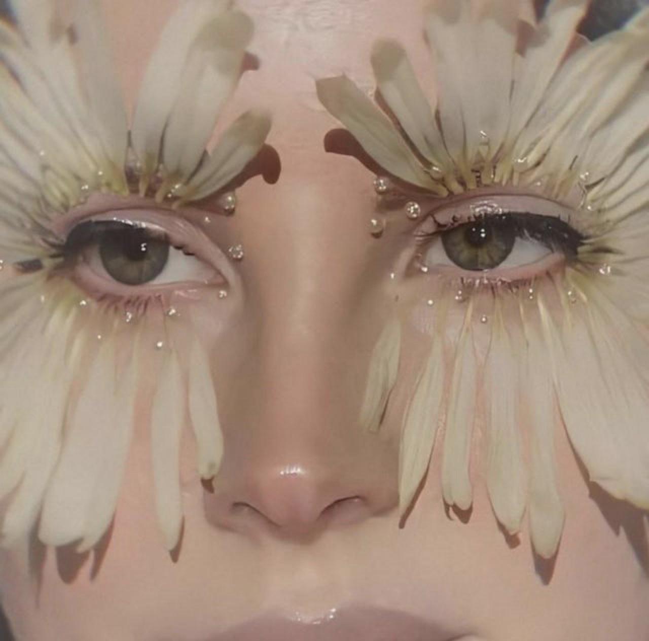 Flower queen | Scrolller