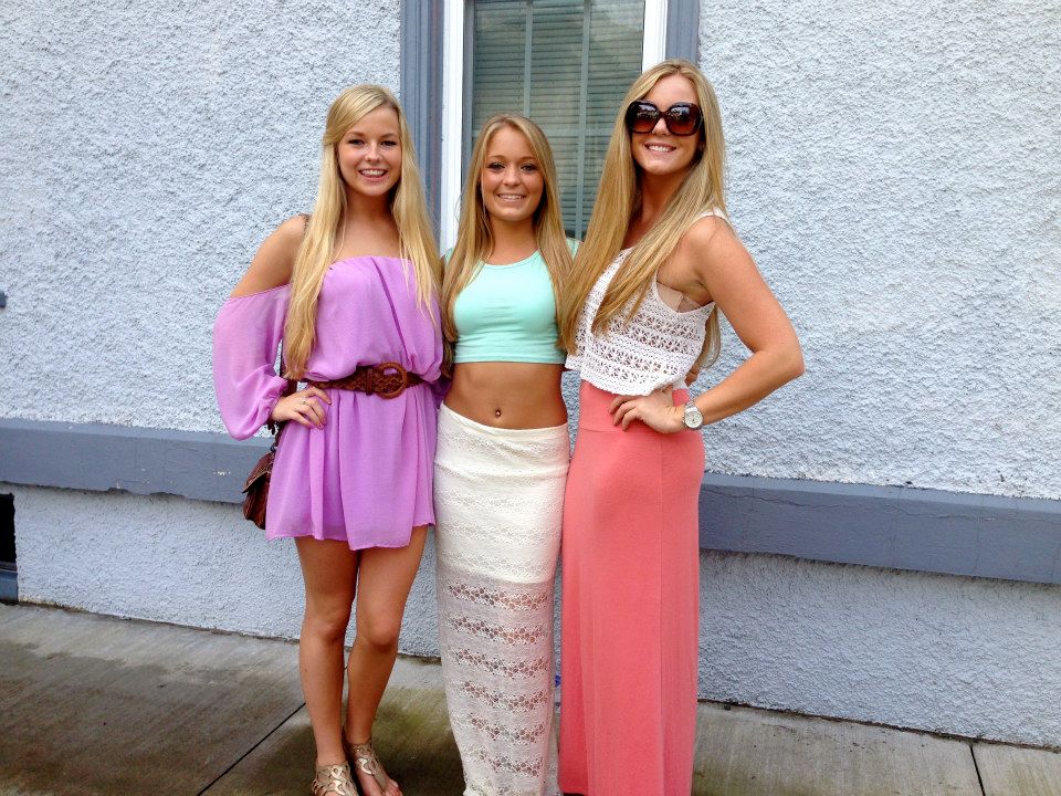 FMK Blondes | Scrolller