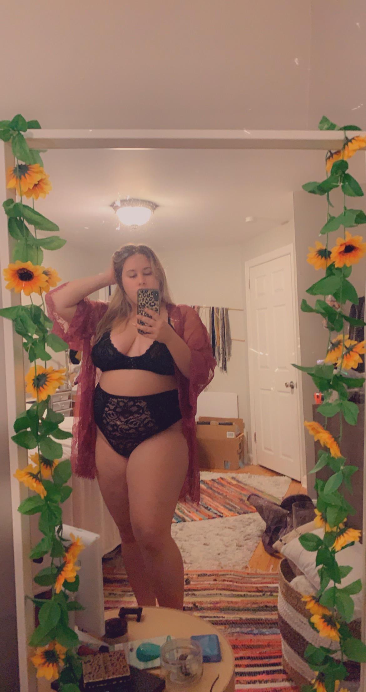 Follow me on Twitter @_XciciX and sub to my frisk https://frisk.chat/cici 😏😏 | Scrolller