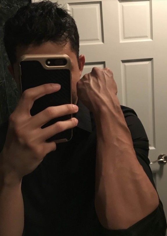 Forearm selfie | Scrolller