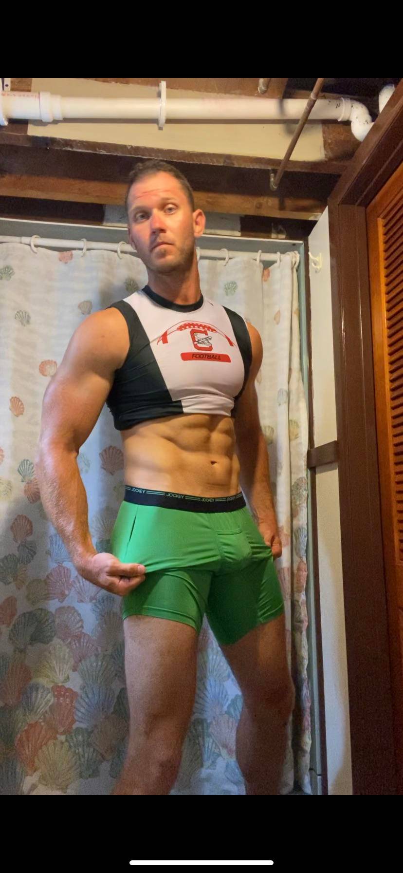 Former college athlete. Dm | Scrolller