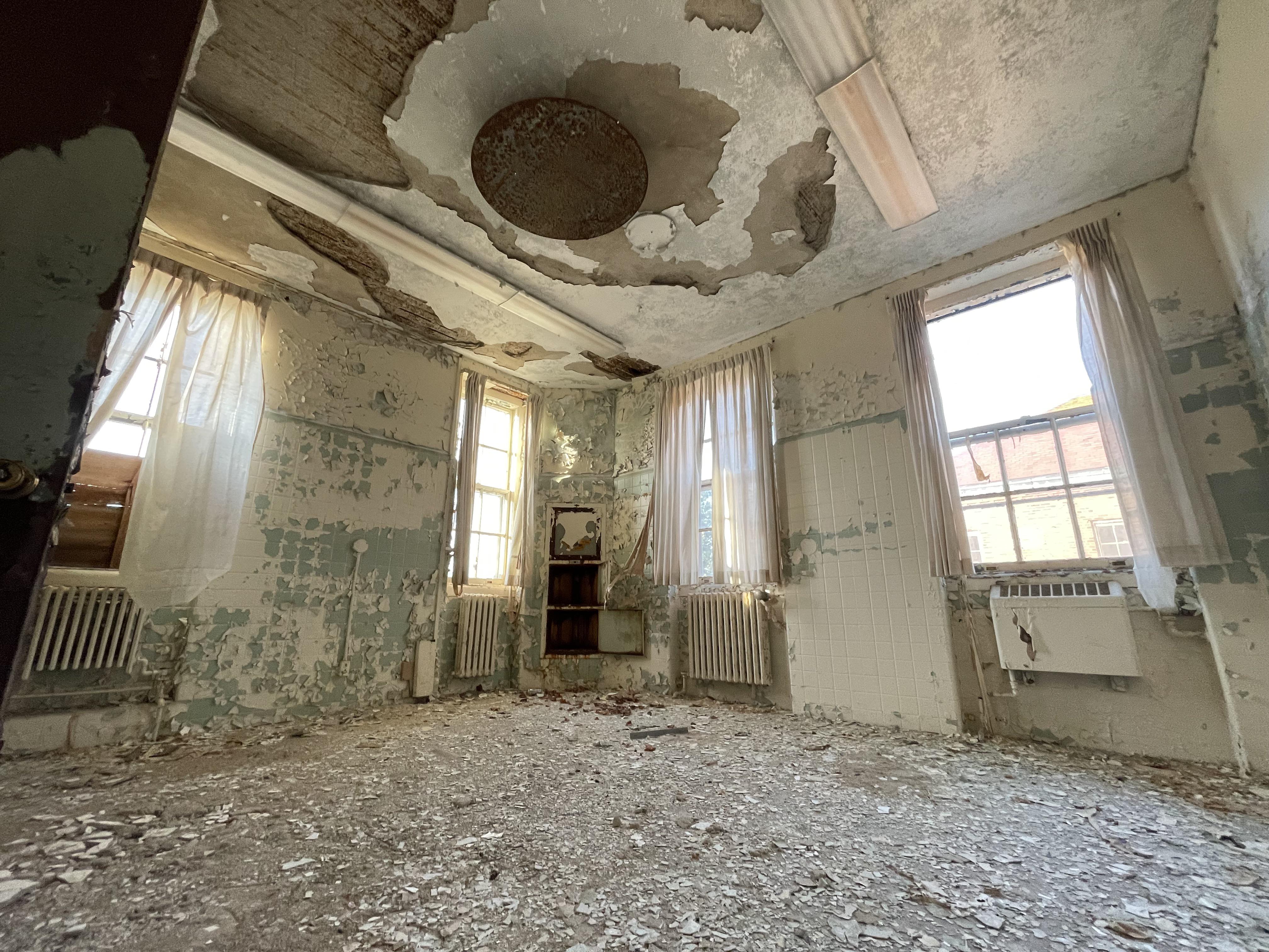 Former hospital’s operating room at decommissioned Chanute Air Force Base | Scrolller