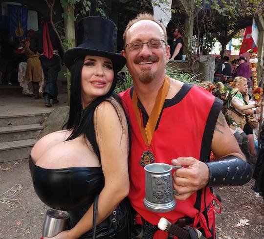 Foxy Menagerie Verre (left) | Scrolller