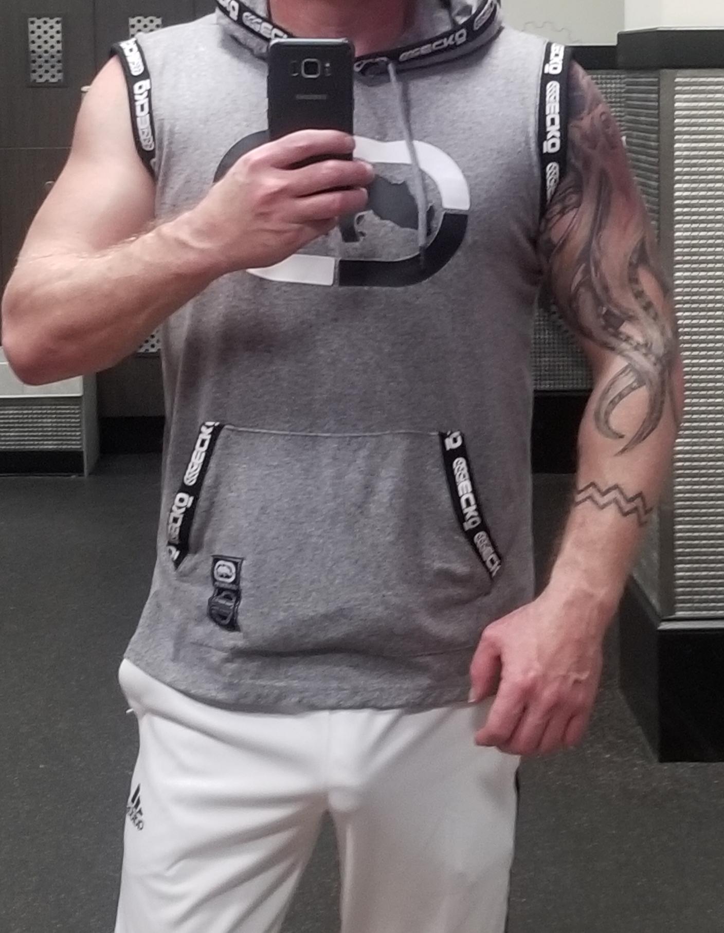 Freeballing at the gym | Scrolller