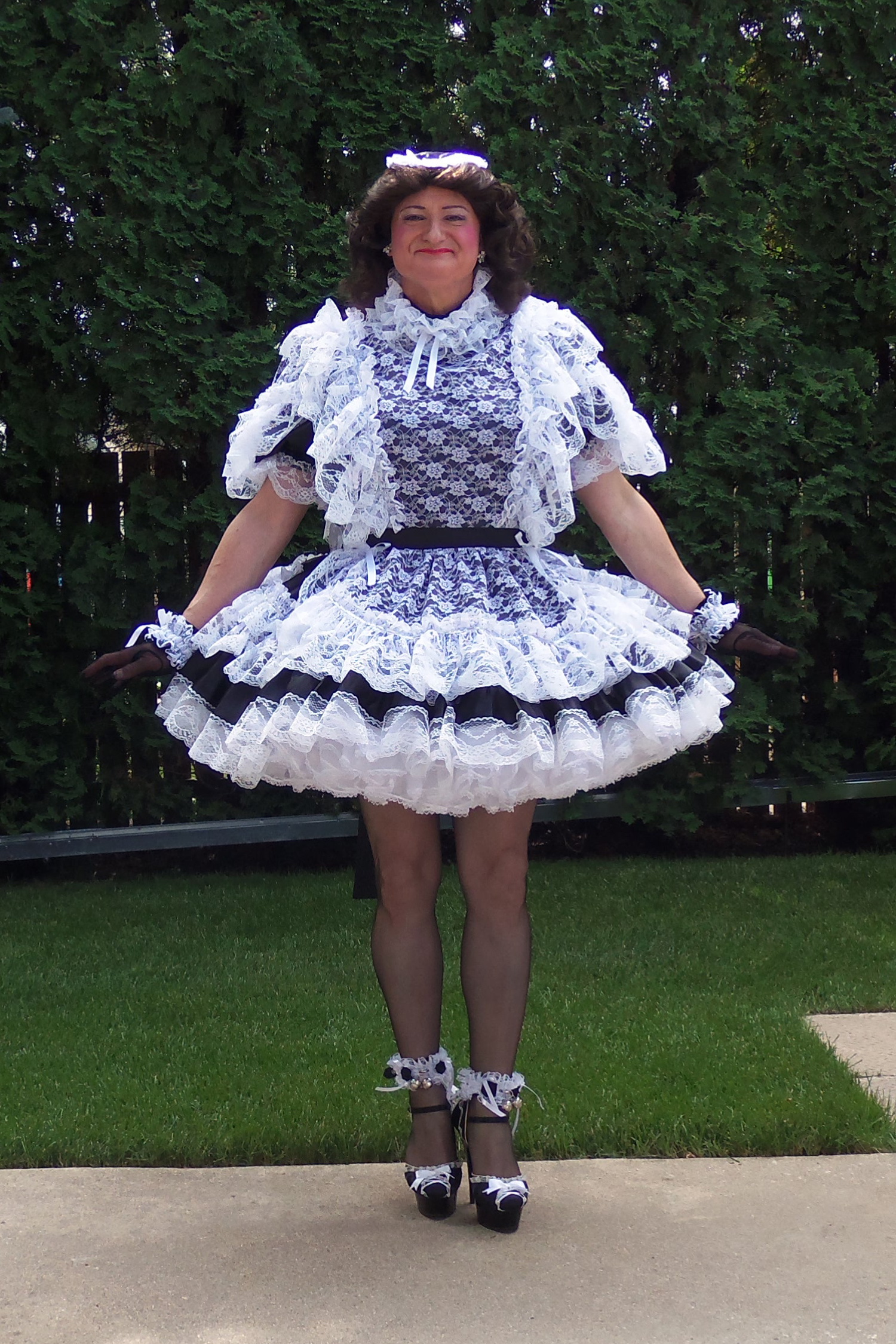 French Maid | Scrolller