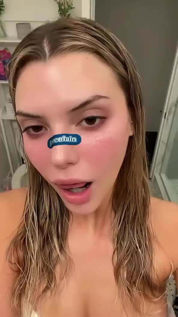 Fresh out the shower pt. 2 | Scrolller