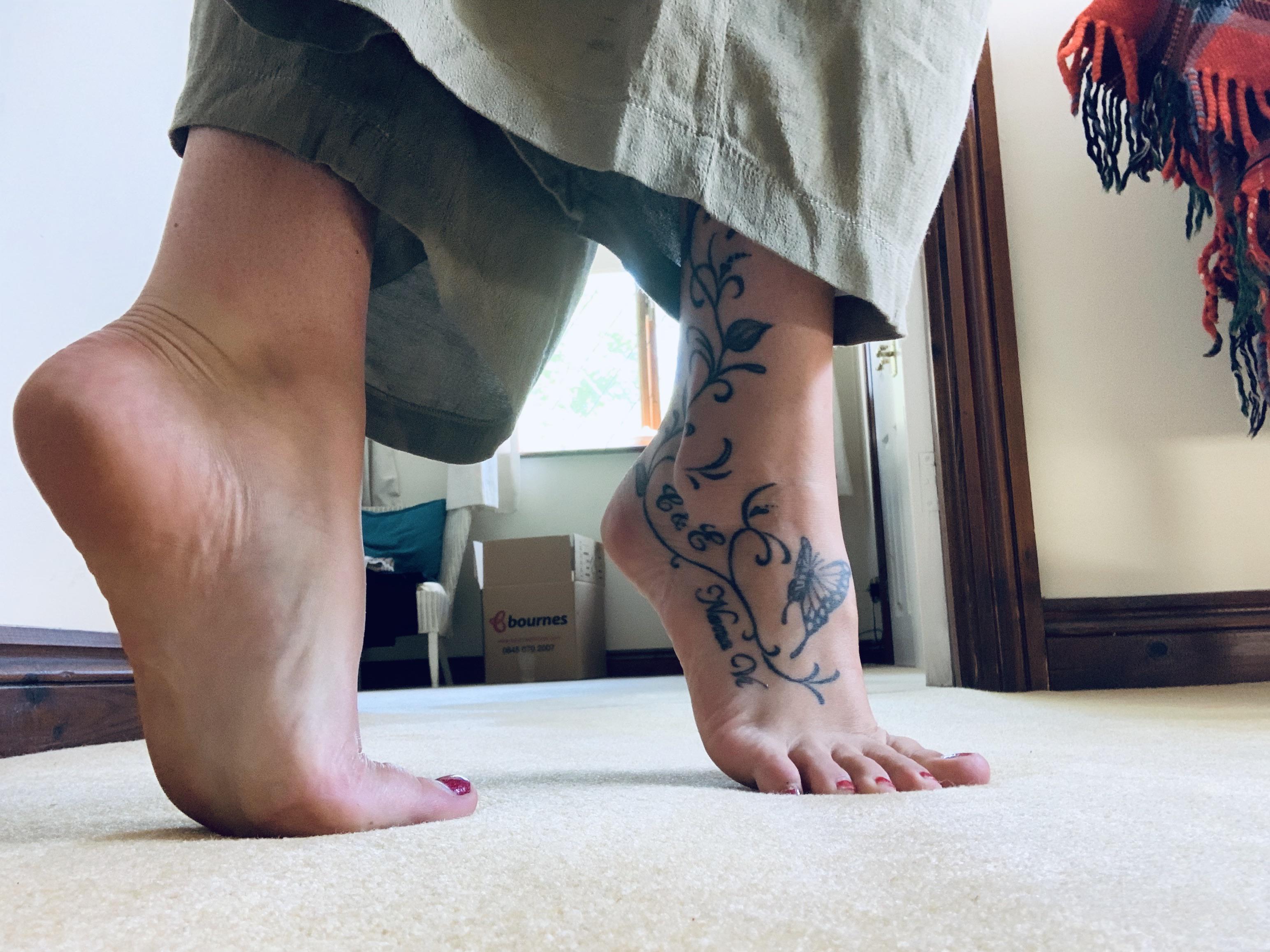 Friday Feet 😍 Far Too Hot For Shoes 😏🤤🤤🥵 Scrolller