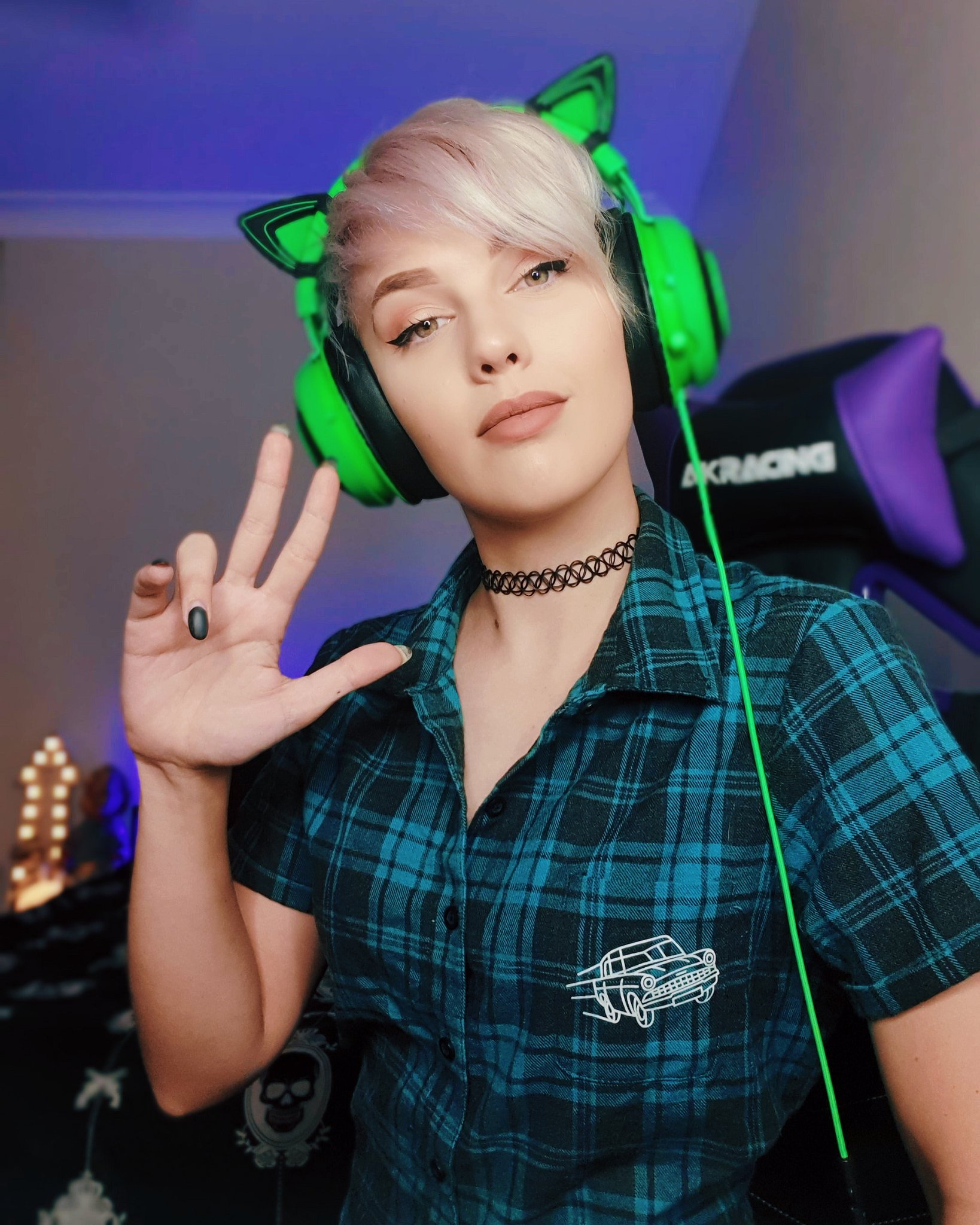 From Twitter... join her stream | Scrolller