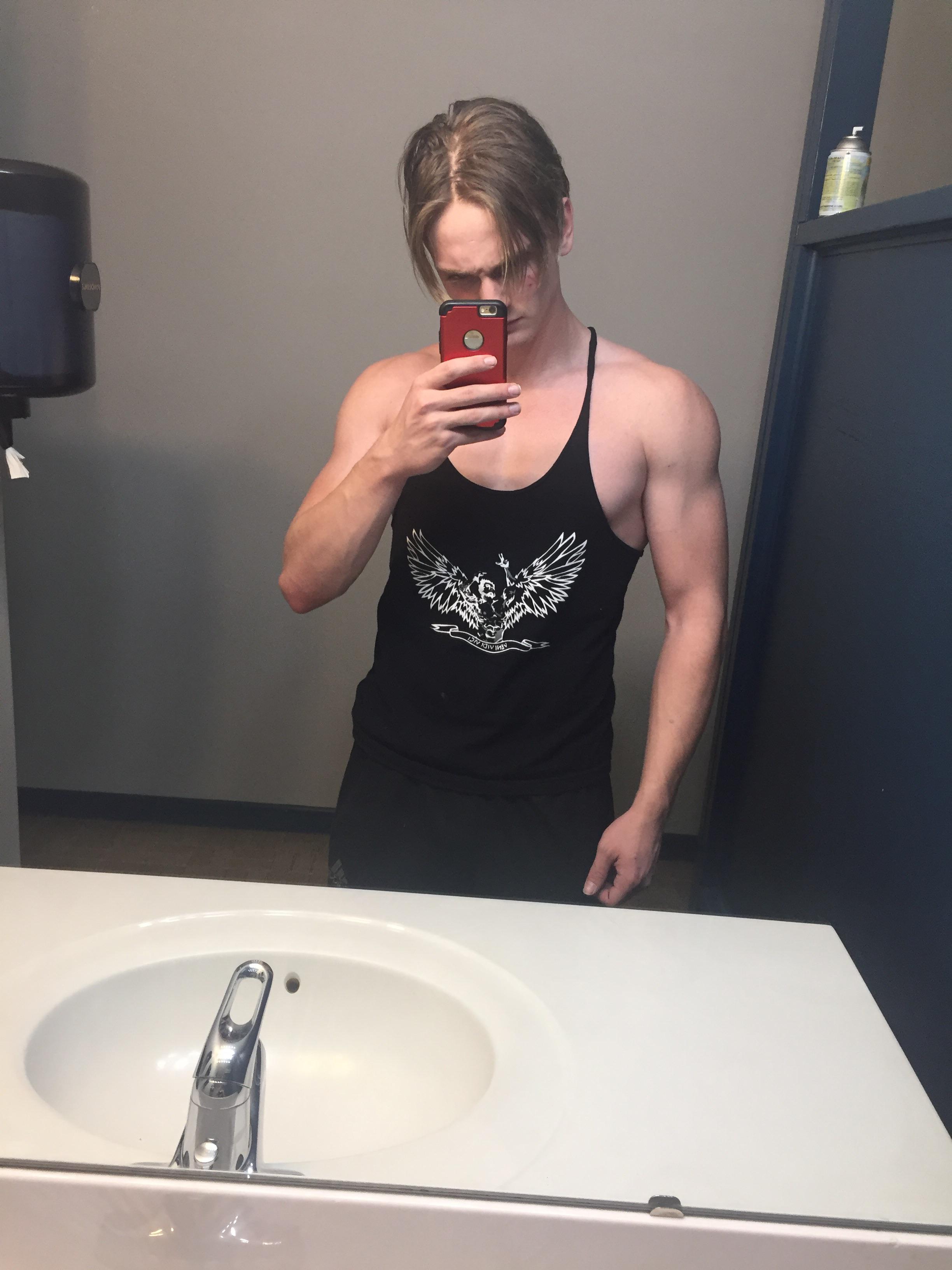 Fuarking repping at work mate | Scrolller