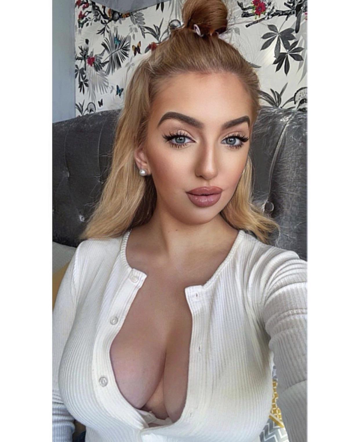 Full lips and full tits on this chav | Scrolller