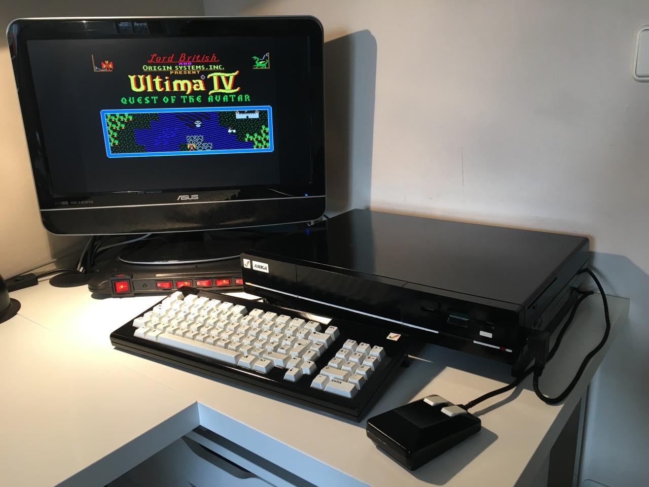 Fully modded Amiga 1000 Phoenix | Scrolller