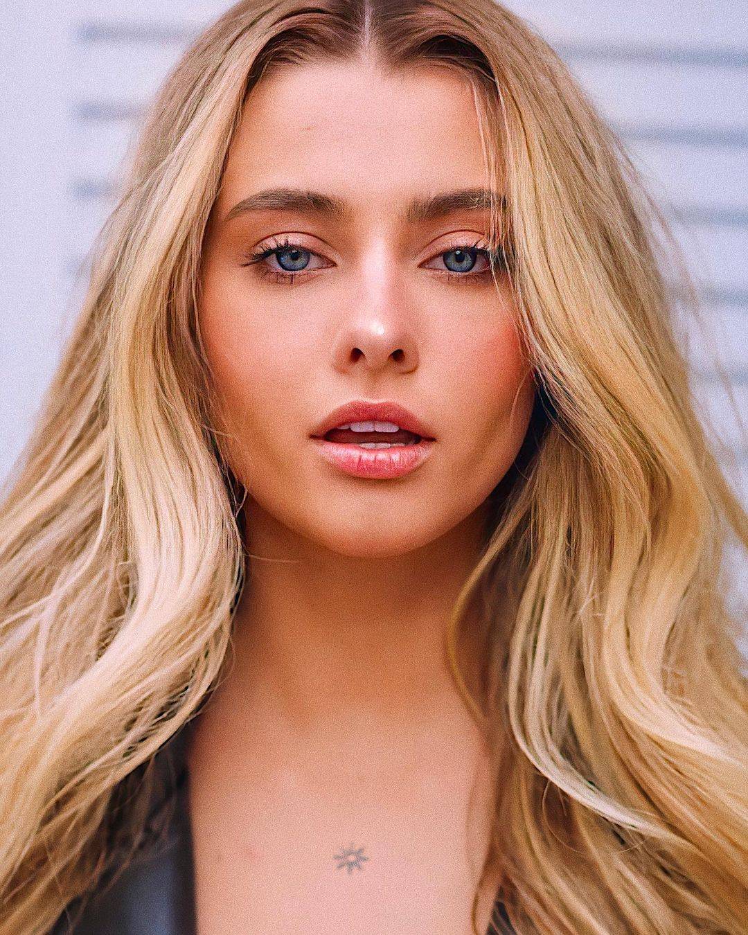 Gabriela Mag [irtr] | Scrolller