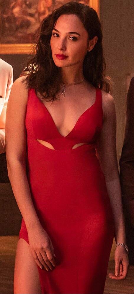 Gal Gadot is the perfect mommy. | Scrolller