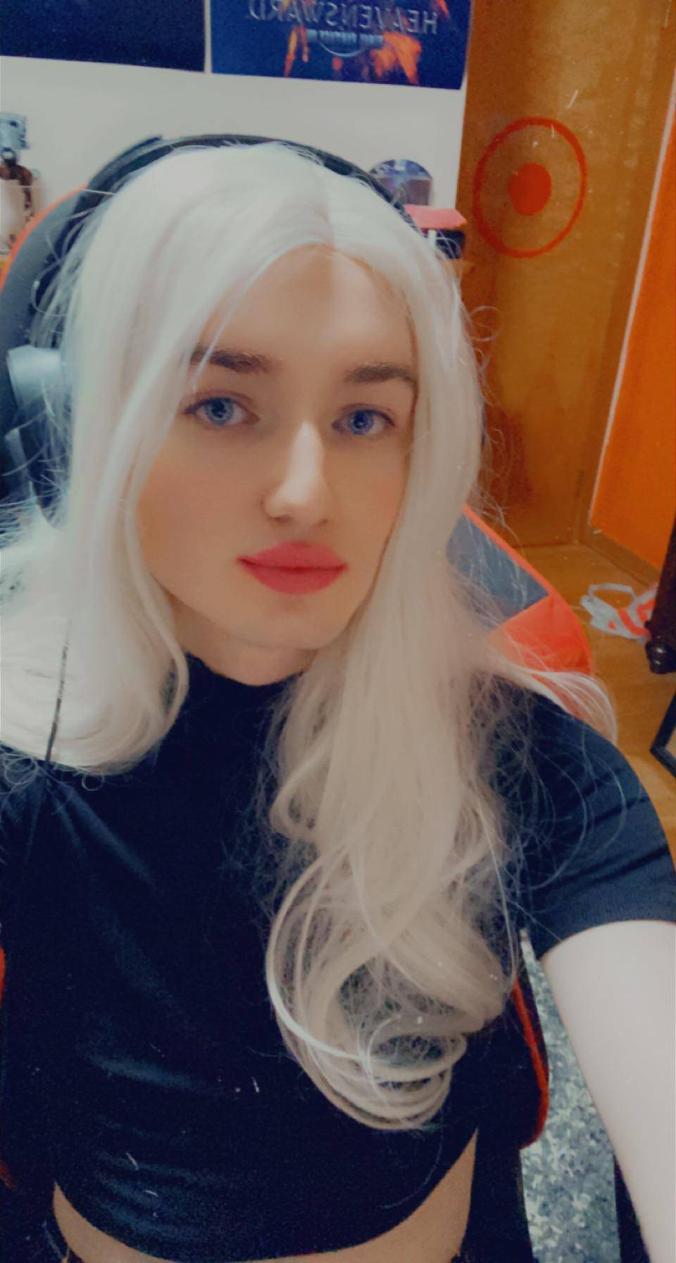 Gamer Girl 😋 Scrolller