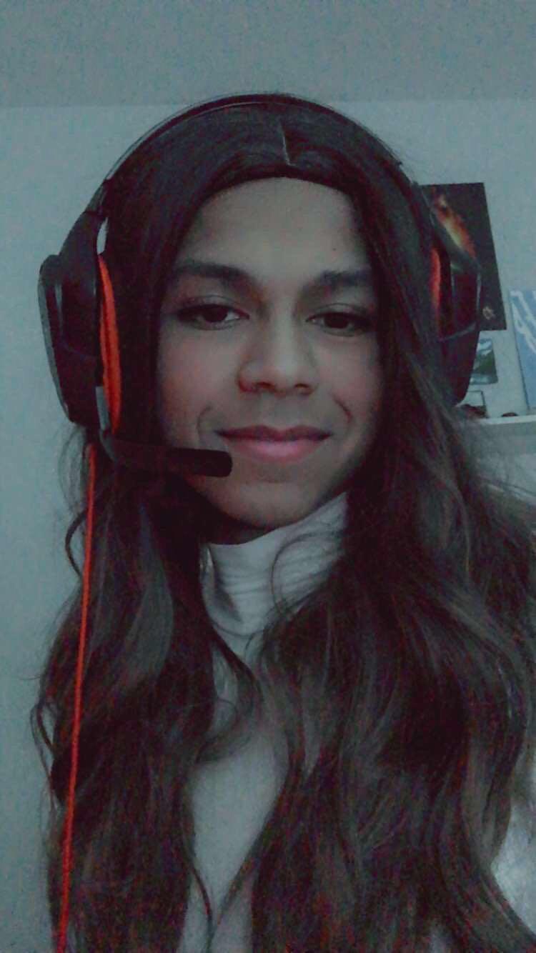 Gamer Girl Look🥰 Scrolller