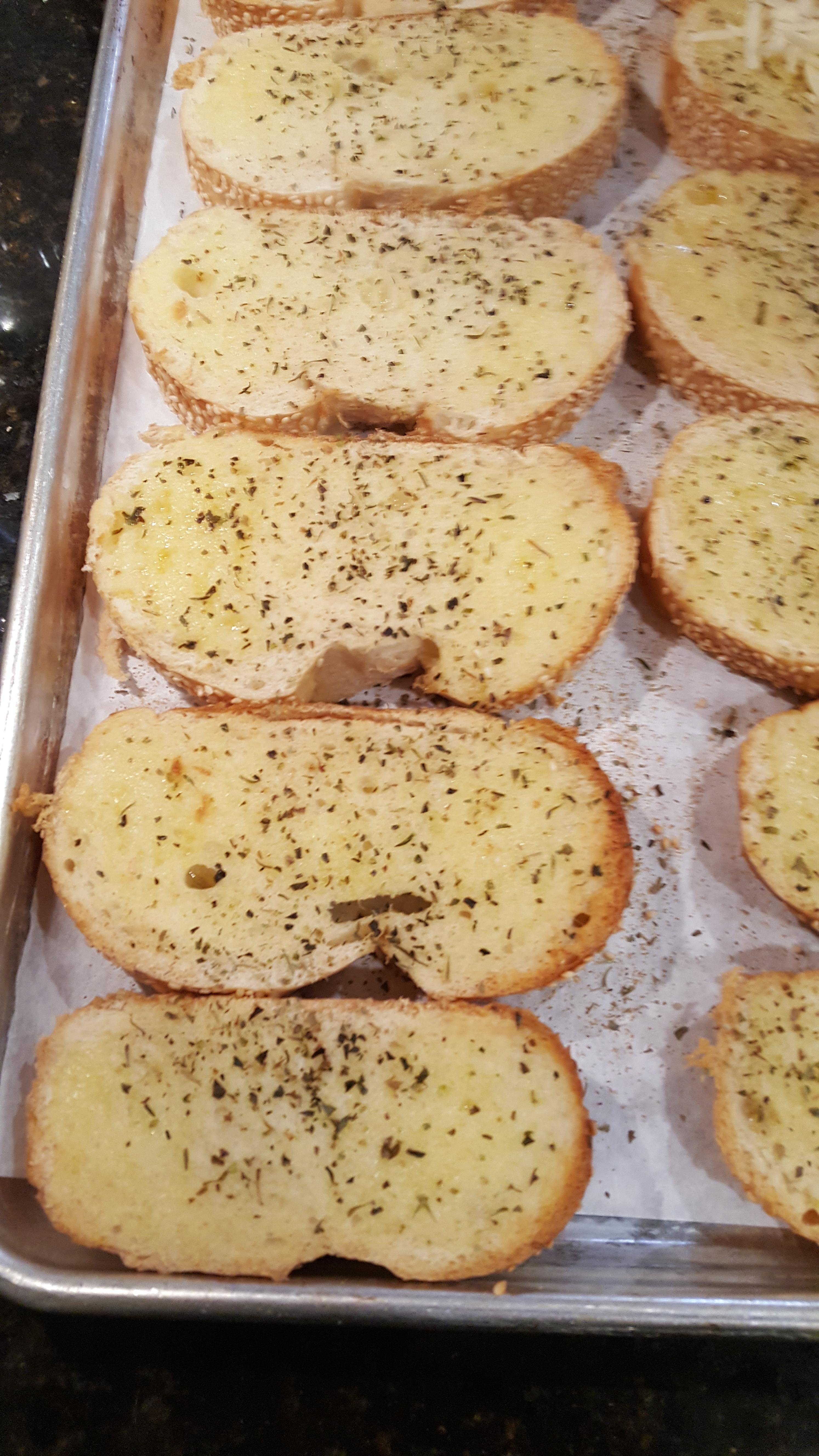 Garlic bread | Scrolller