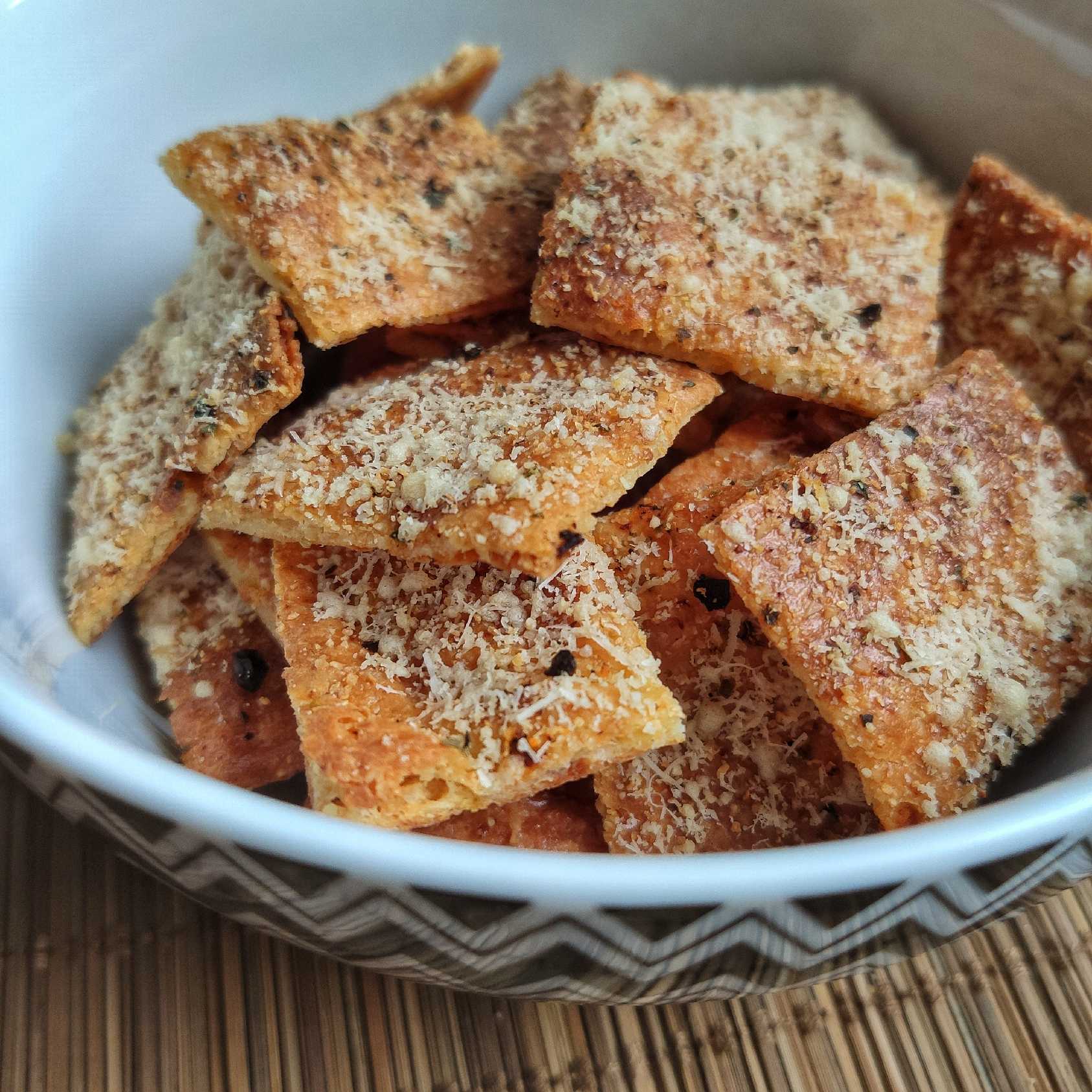 Garlic bread crackers | Scrolller