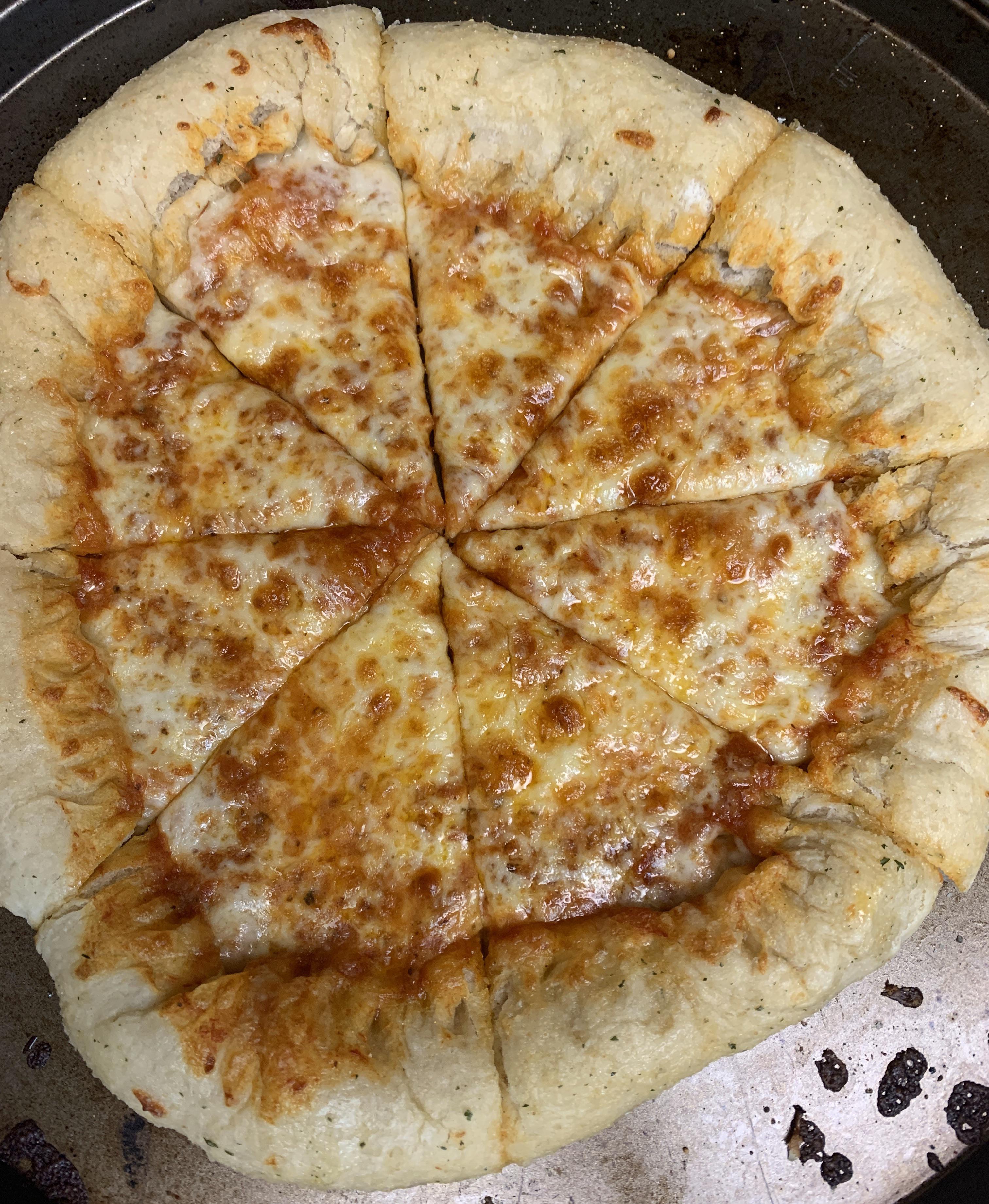 Garlic stuffed crust cheese pizza | Scrolller