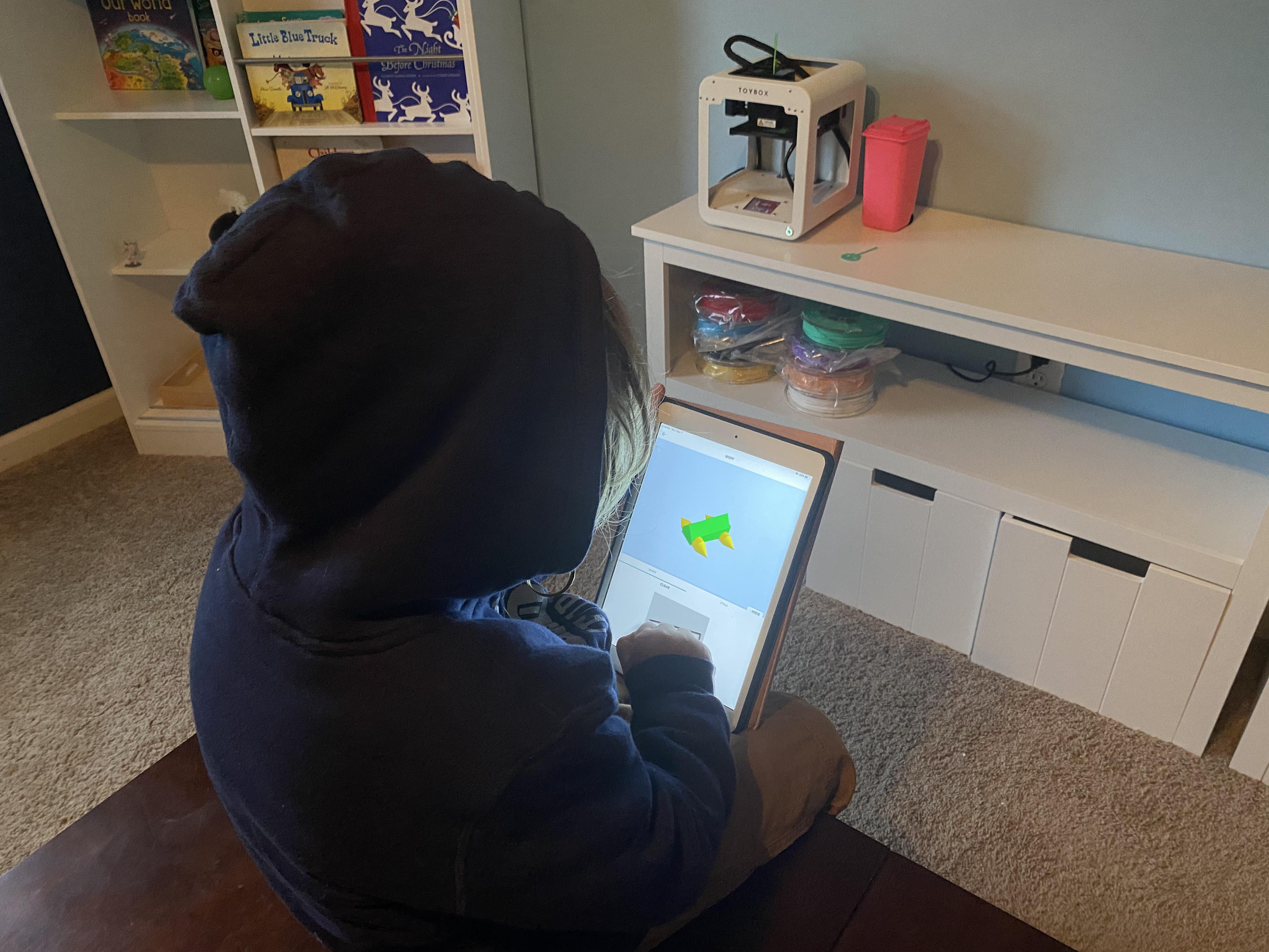 Gave my 5 year old his very own 3D Printer (TOYBOX) - he’s pumped ☺️ | Scrolller