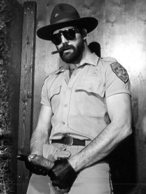 Get down on your knees! | Scrolller