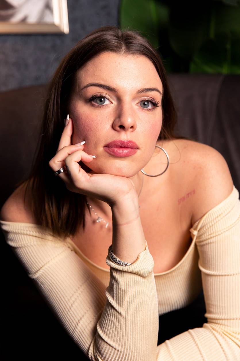 Get me off to Julia Fox | Scrolller