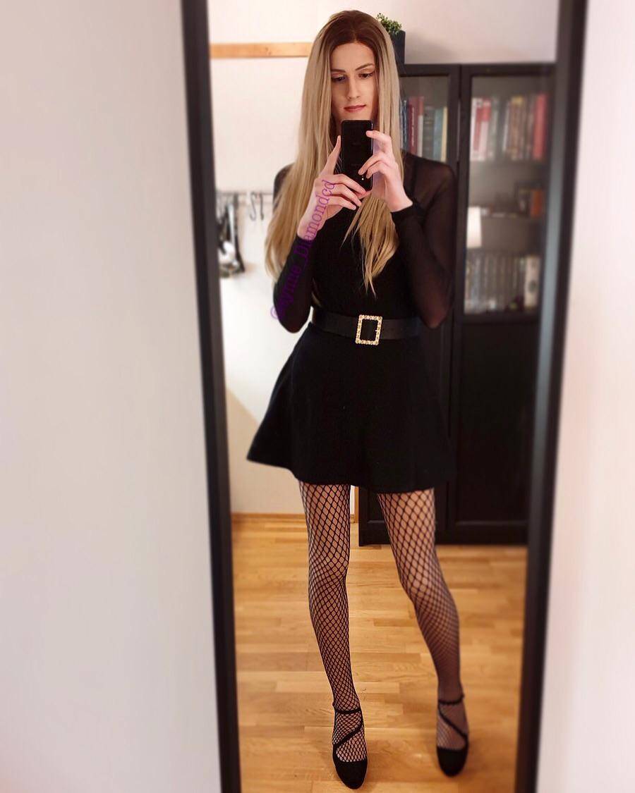 Getting a bad girl vibe 😘 | Scrolller