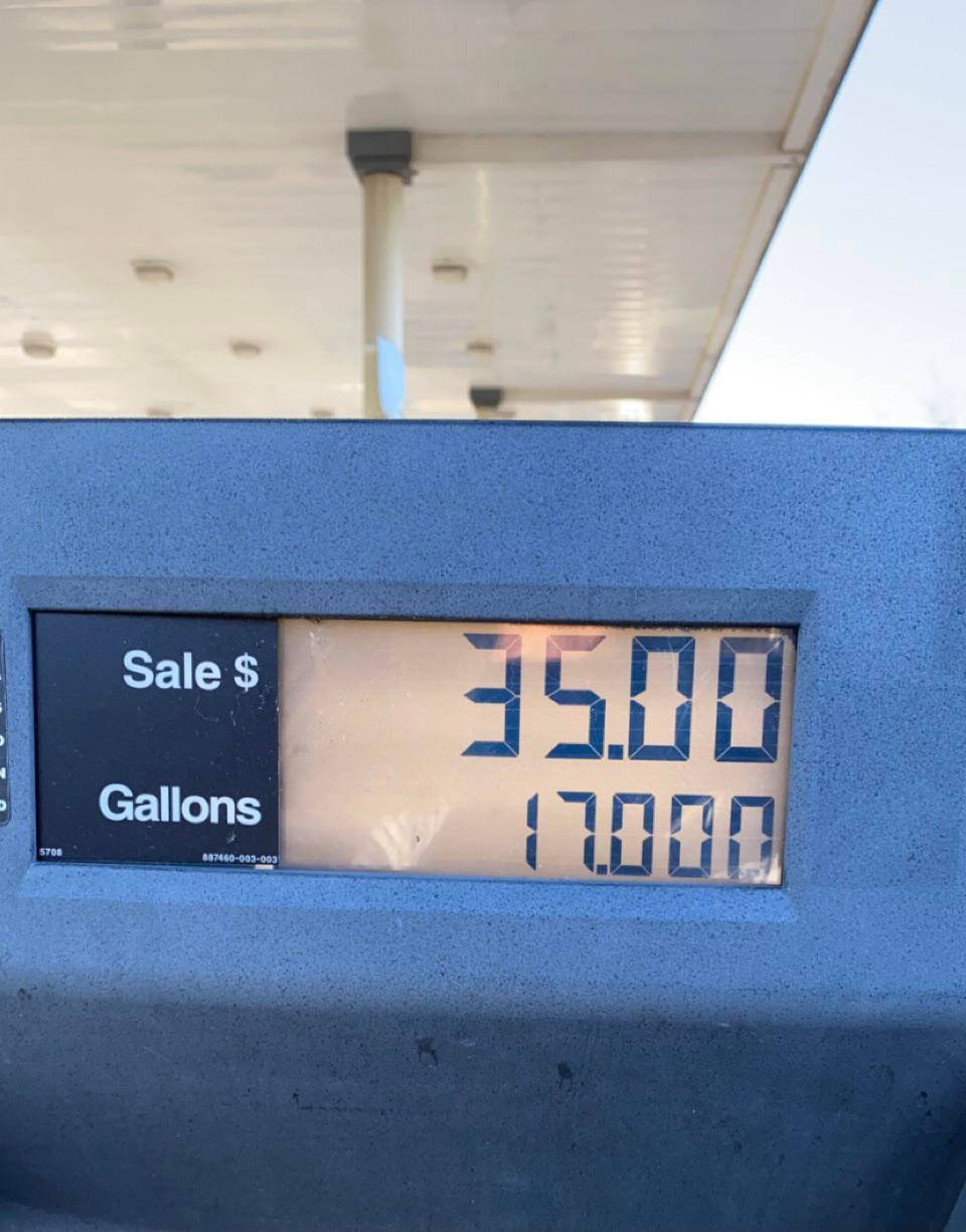 Getting a perfect fill up at the gas station | Scrolller