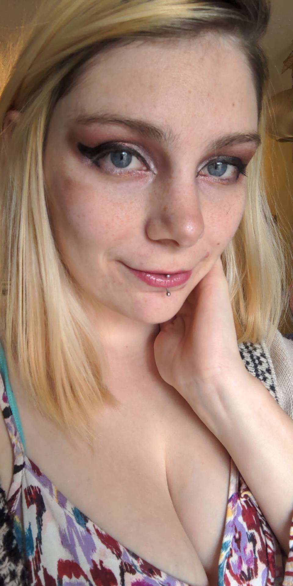 Getting all dressed up 🥰🥰 27f | Scrolller