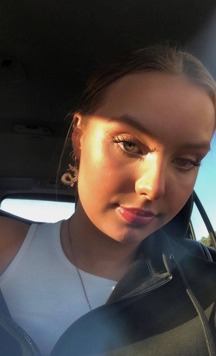 Getting good at makeup | Scrolller