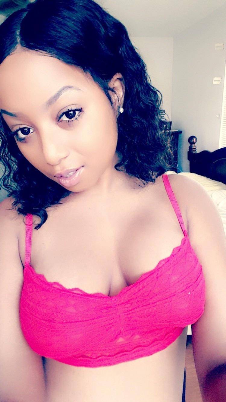 Gia B 💋 | Scrolller