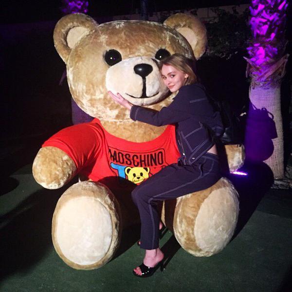Giant teddy bear. | Scrolller