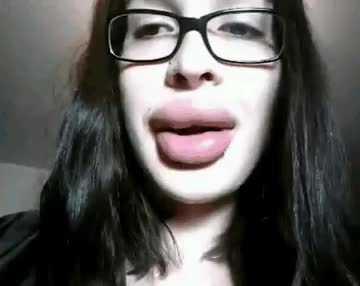 [gif] Freshly pumped up lips | Scrolller